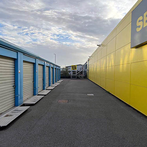 External lockups in Oxford | Drive-up lockups | Big Yellow