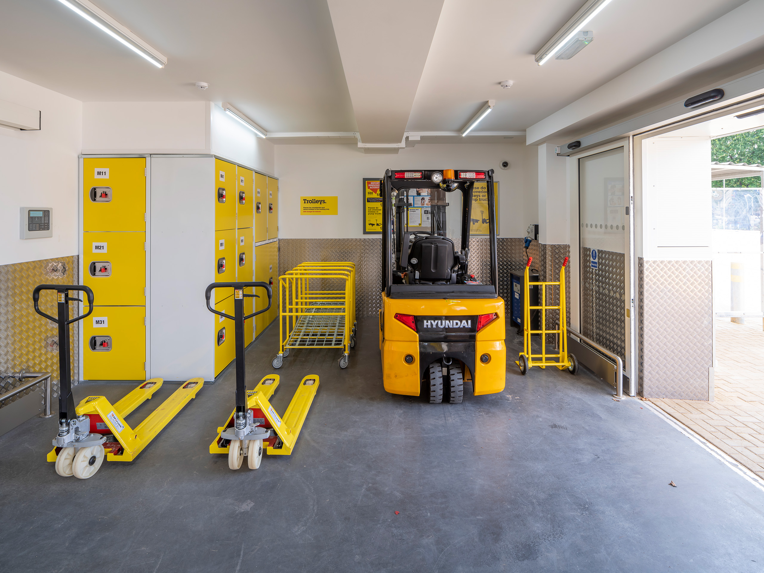 Slough Farnham Road Self Storage Units | Big Yellow